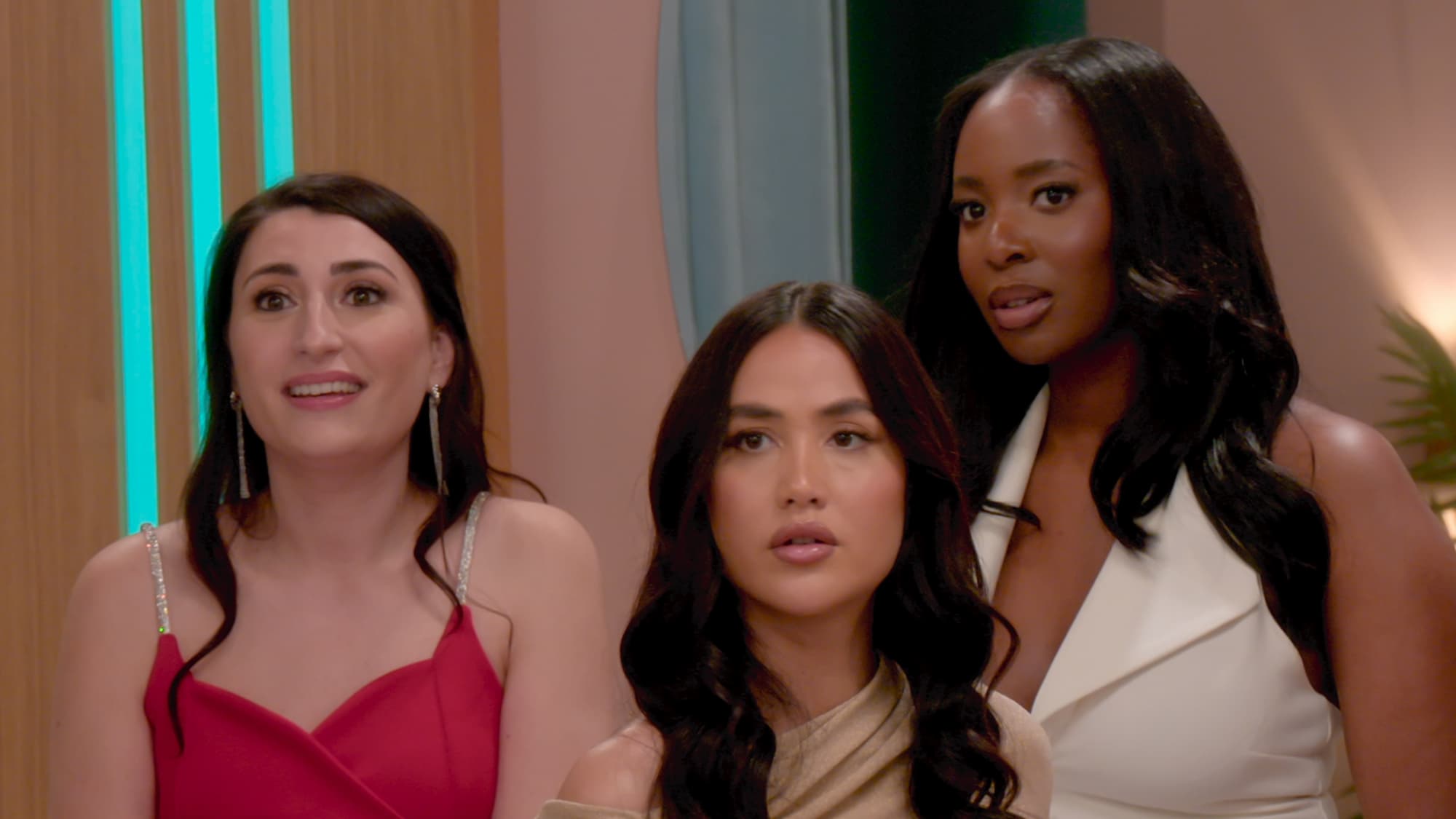 Love is Blind France : Découvrez les candidats qui cherchent l'amour sans voir - Nouvelles Du Monde