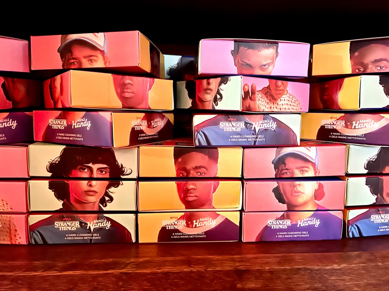 En images : un pop-up store Stranger Things ouvre ses portes à Paris ...