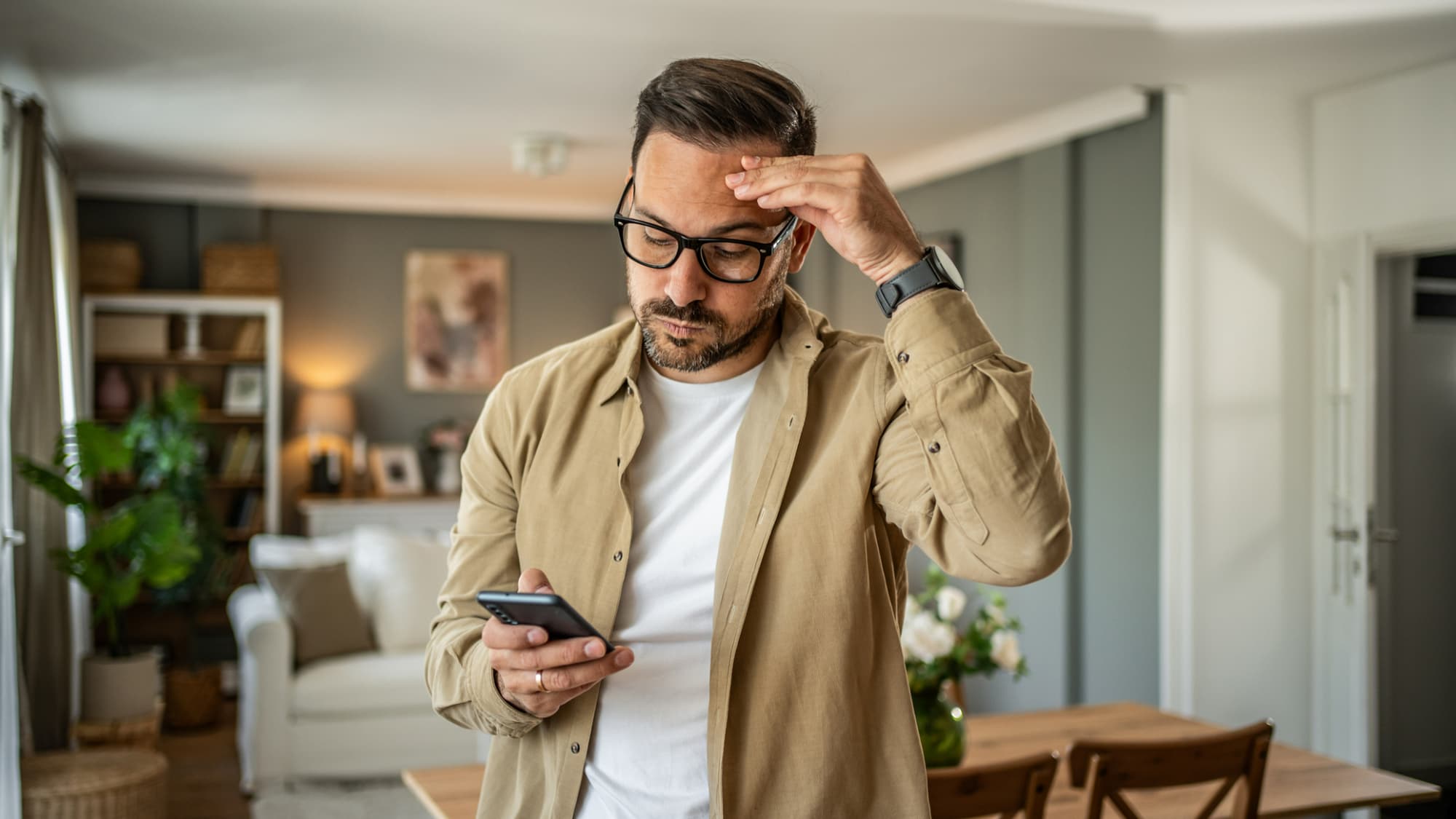 Impôts : comment reconnaître une arnaque par SMS ? | SFR ACTUS