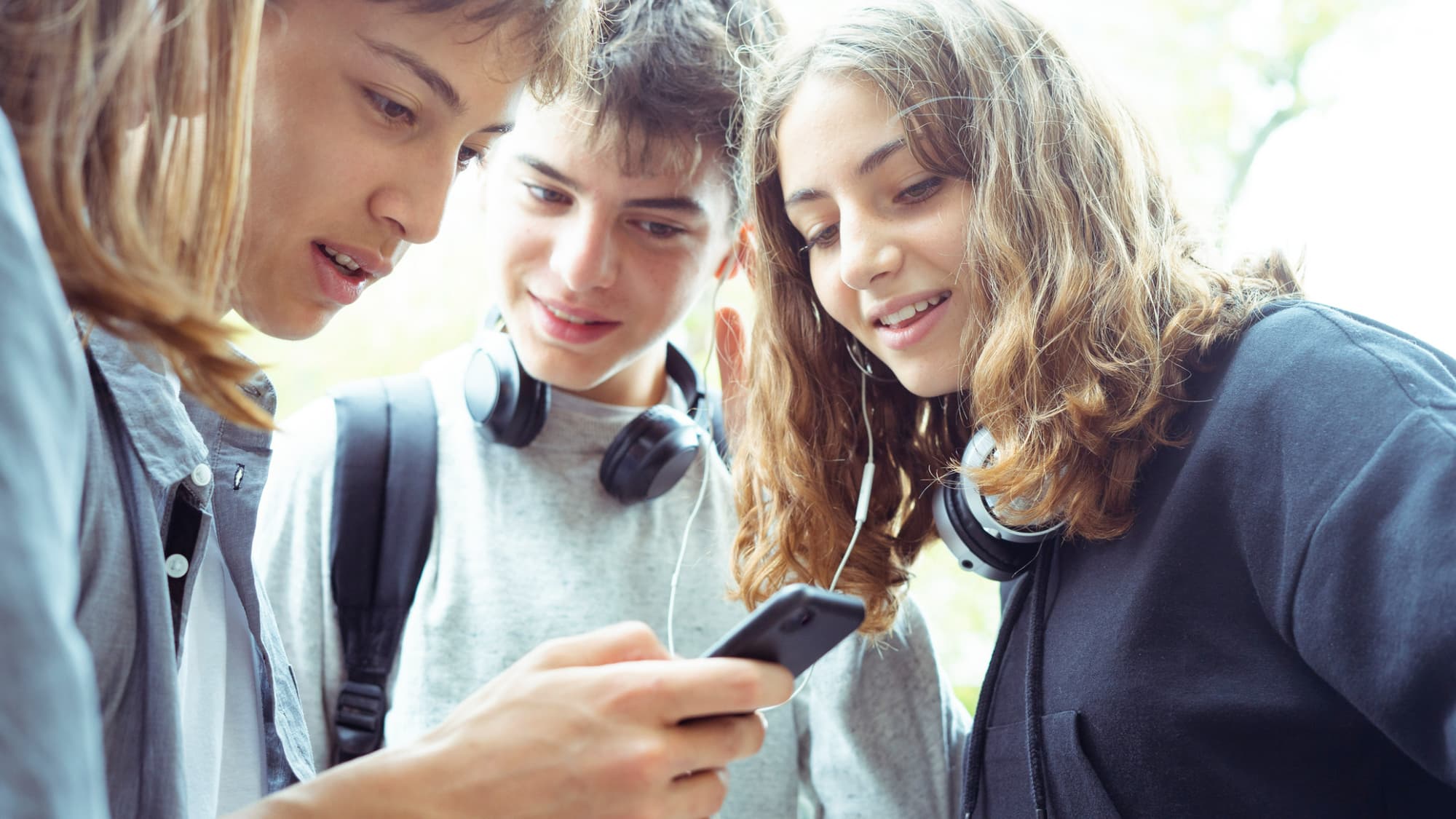 Pack 1er Mobile : l'offre SFR pour bien équiper votre ado à la rentrée ...