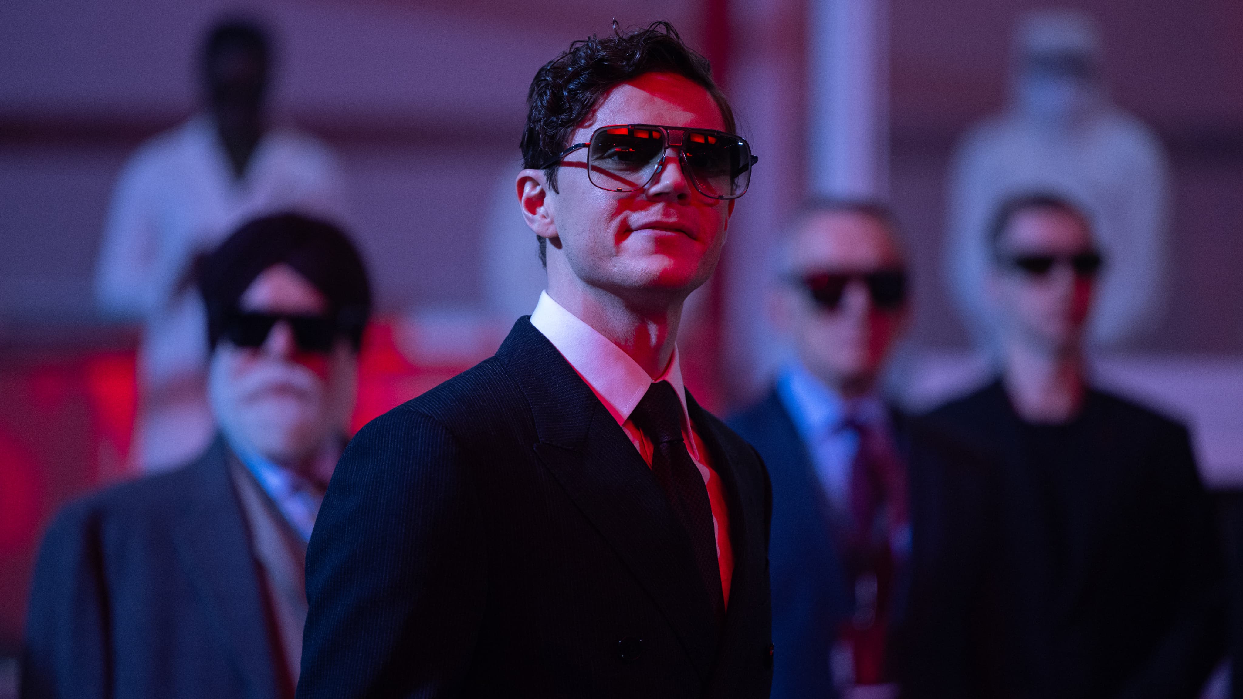 Tron Ares : Evan Peters et Gillian Anderson nous parlent nostalgie et ...