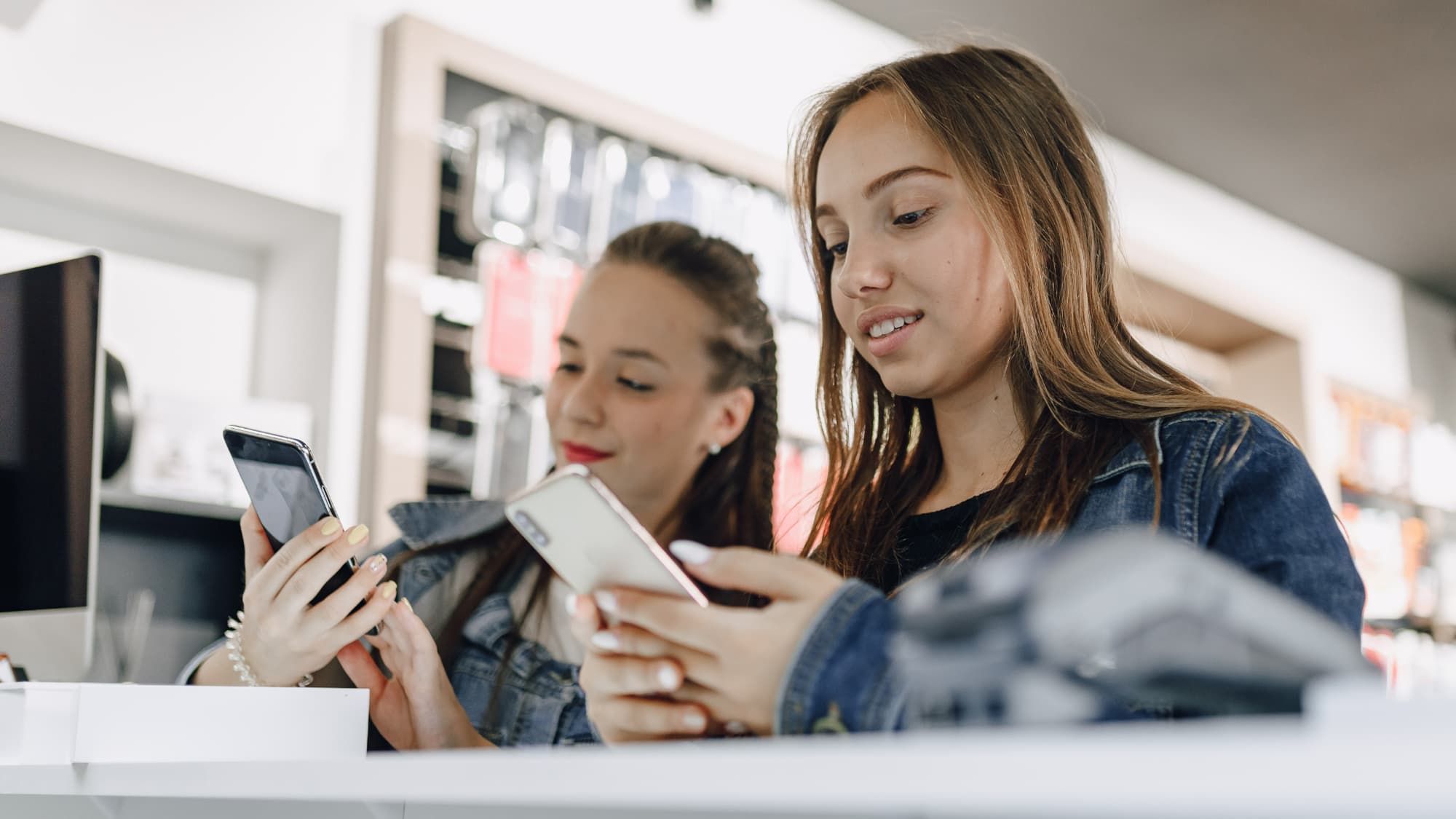 Chez SFR, on vous prête un smartphone en cas de panne, casse, perte ou ...