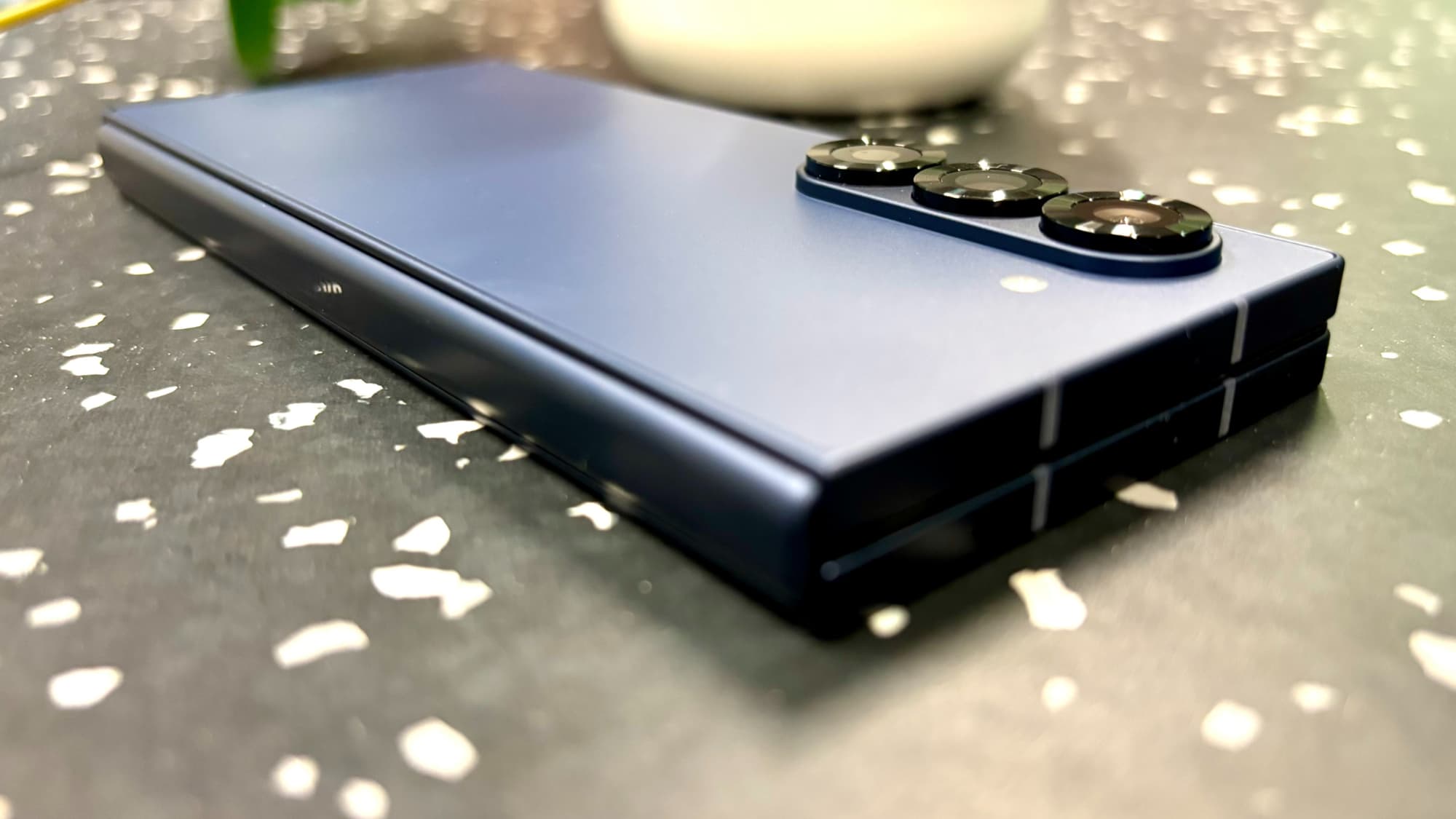 Surprise : Samsung dévoile un nouveau smartphone pliable | SFR ACTUS