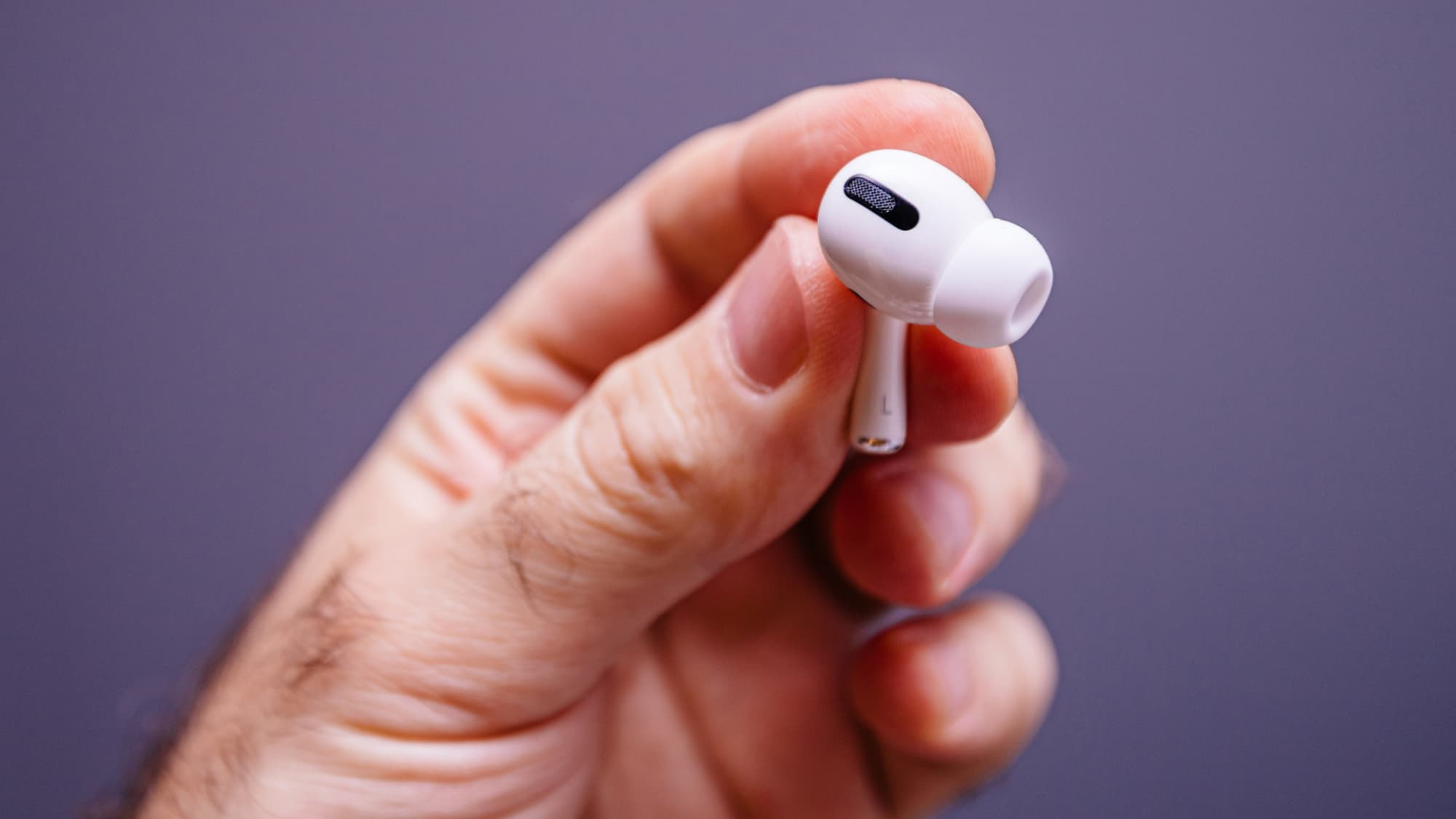 Insolite : des AirPods aident la police à déjouer un cambriolage à un ...