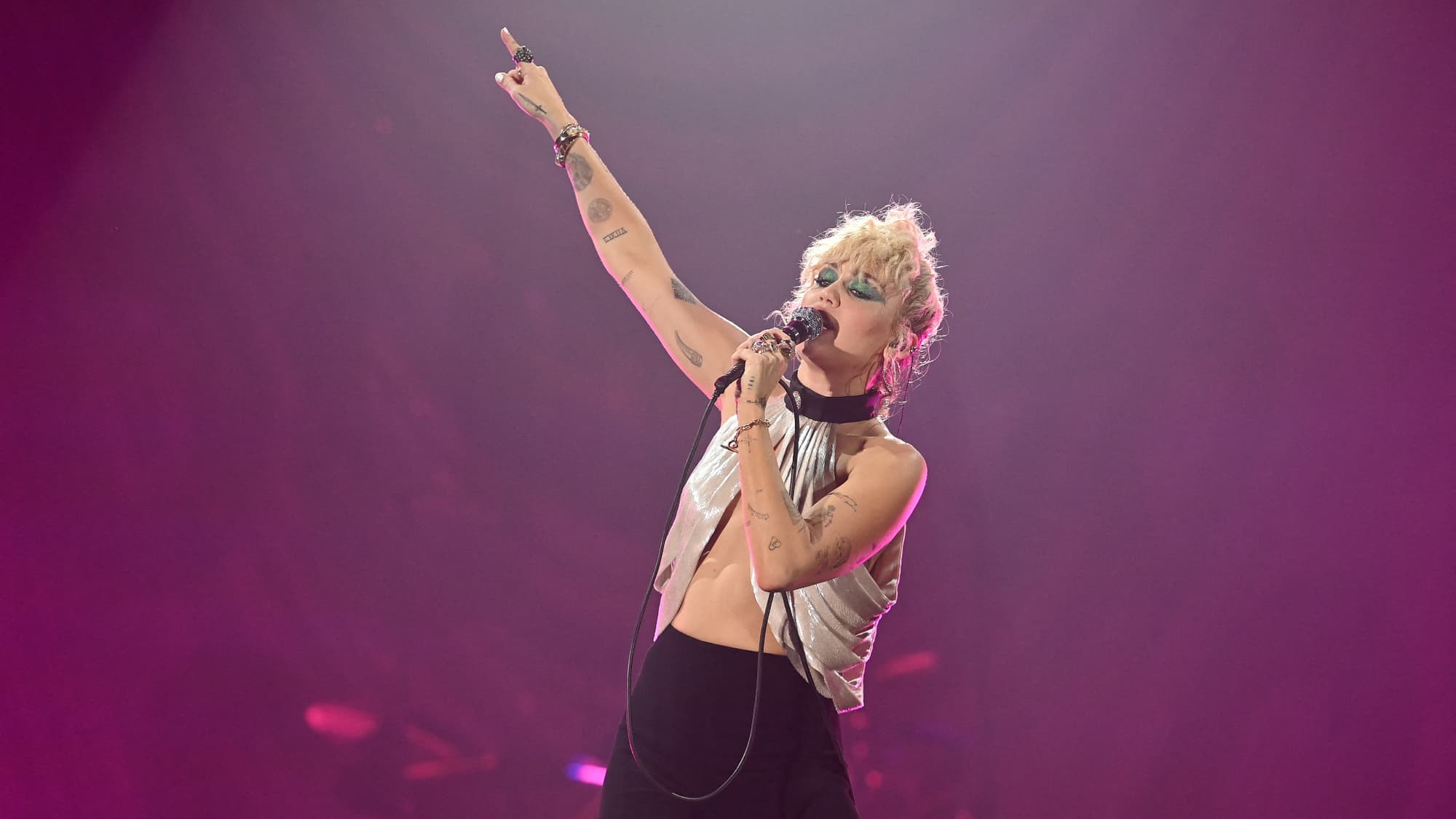 Miley Cyrus signe son grand retour avec Flowers | SFR ACTUS