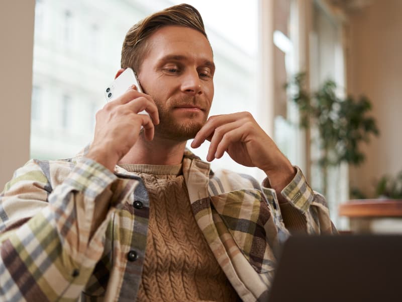 Comment prévenir la cybercinétose, le mal des écrans ? | SFR ACTUS