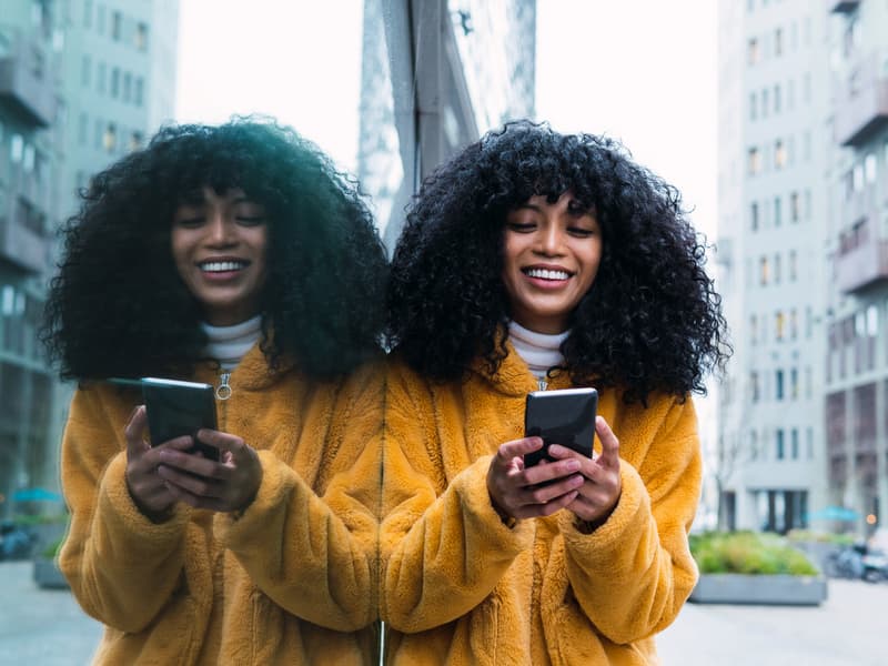 eSIM : comment savoir si mon smartphone est compatible ? | SFR ACTUS