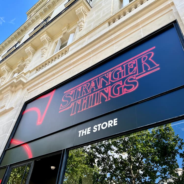En images : un pop-up store Stranger Things ouvre ses portes à Paris ...