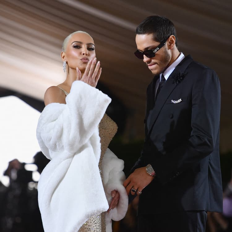 Les Kardashian : Kim présente (enfin) son nouveau compagnon dans le ...