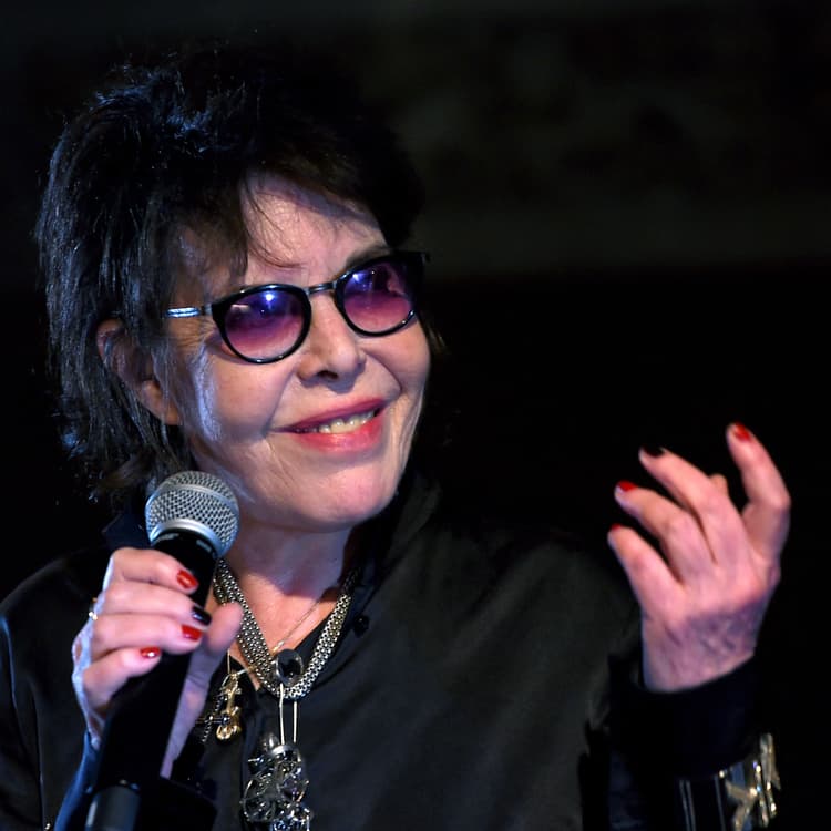 Entre les boums et les bangs, cinq infos sur la chanteuse Dani | SFR ACTUS