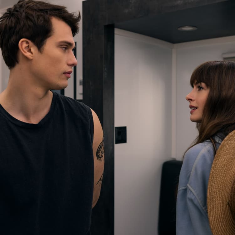 L'Idée d'être avec toi : la romance avec Anne Hathaway et Nicholas ...