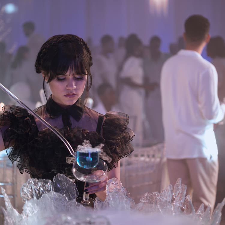 Mercredi : ce titre des années 1980 remis au goût du jour par la série ...