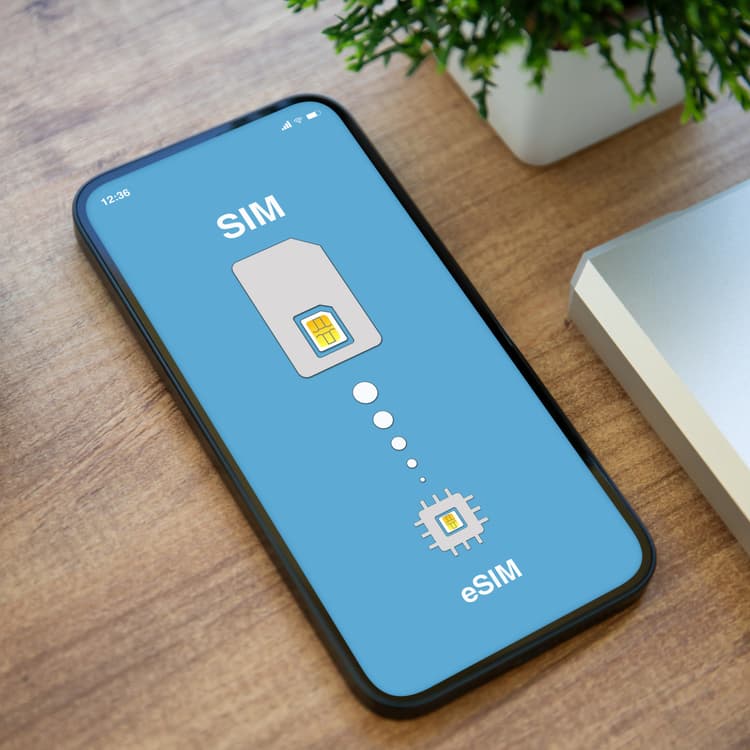eSIM : comment savoir si mon smartphone est compatible ? | SFR ACTUS