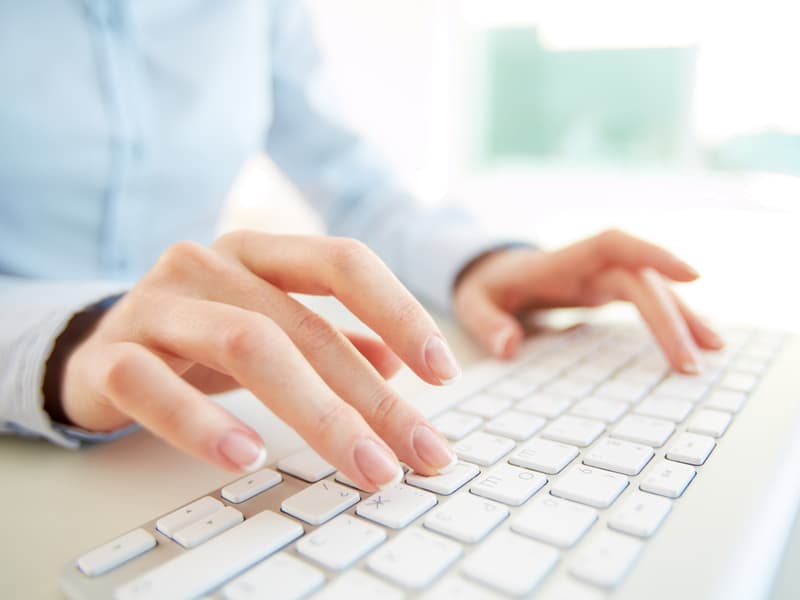 Comment prévenir la cybercinétose, le mal des écrans ? | SFR ACTUS