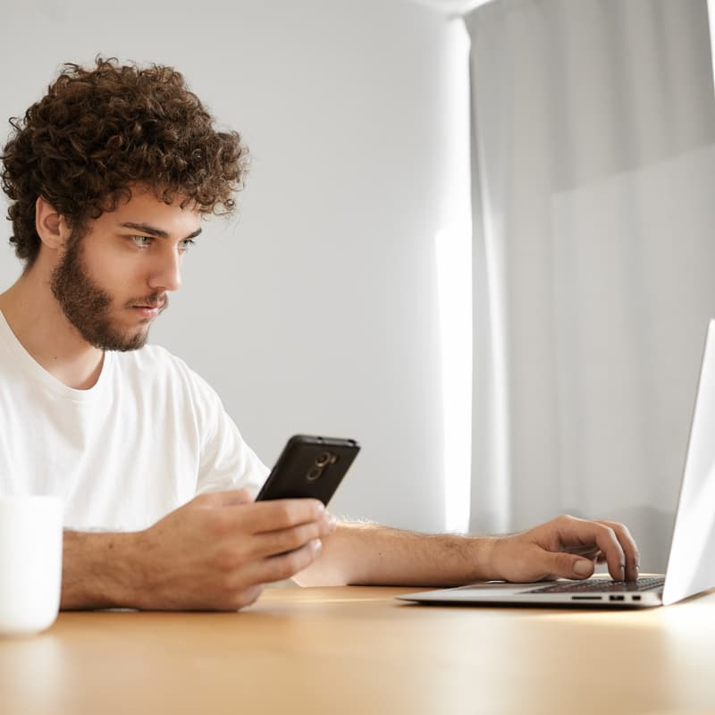 Comment prévenir la cybercinétose, le mal des écrans ? | SFR ACTUS