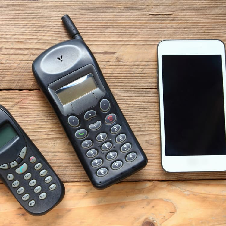 50 ans du téléphone portable : son évolution en 10 dates | SFR ACTUS