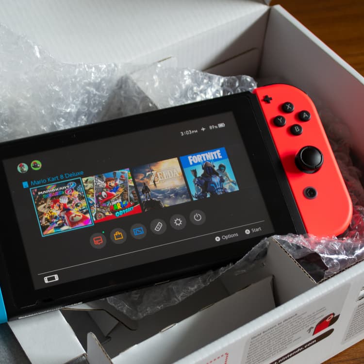 Nanica Smitch : la fausse console qui a gâché Noël | SFR ACTUS
