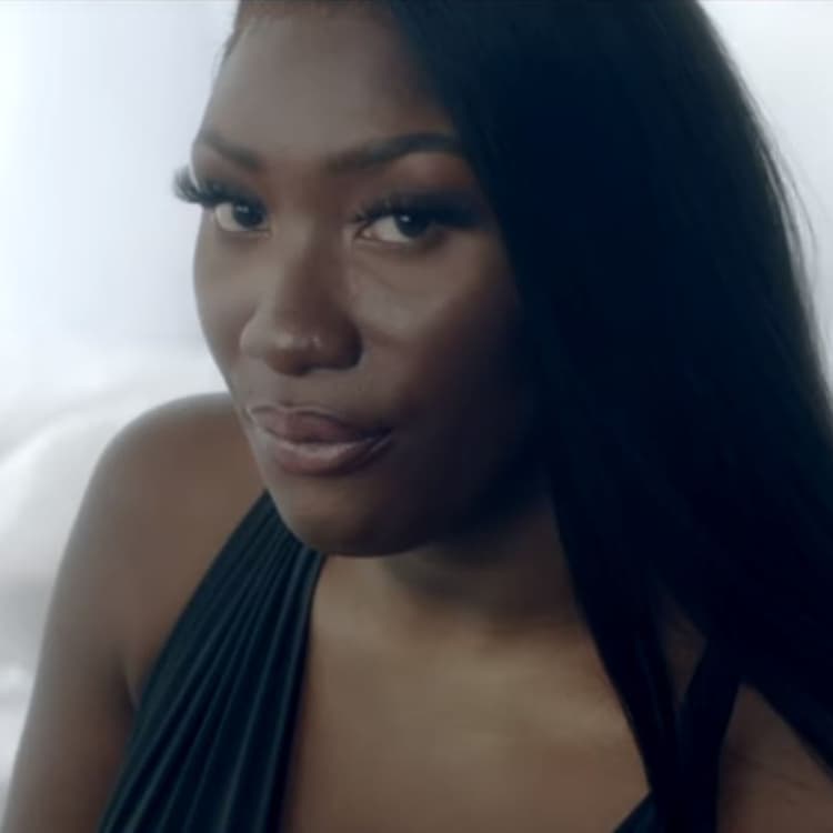 Aya Nakamura surprend avec son nouveau clip, "Soldat" | SFR ACTUS