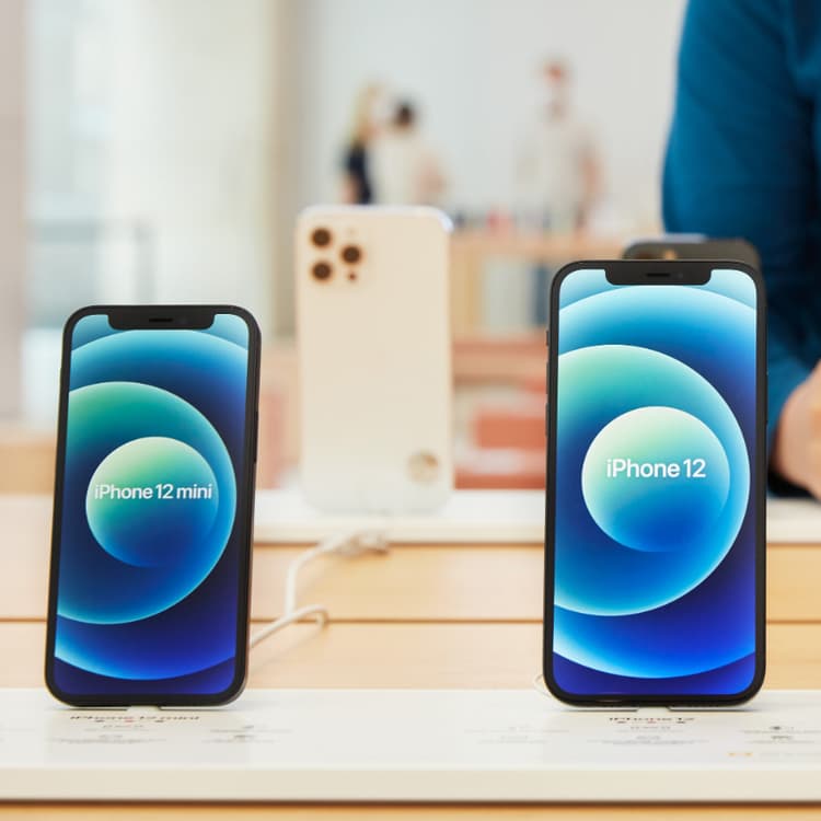 iPhone 12 vs. iPhone 12 Mini : comparatif et différences | SFR ACTUS
