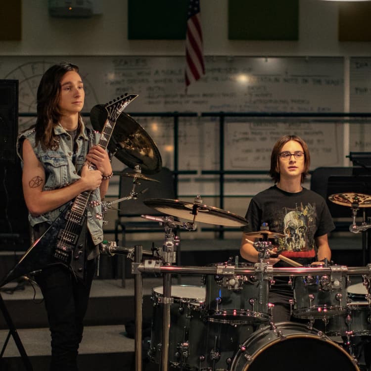 Metal Lords : la comédie qui va vous faire découvrir le metal sur ...